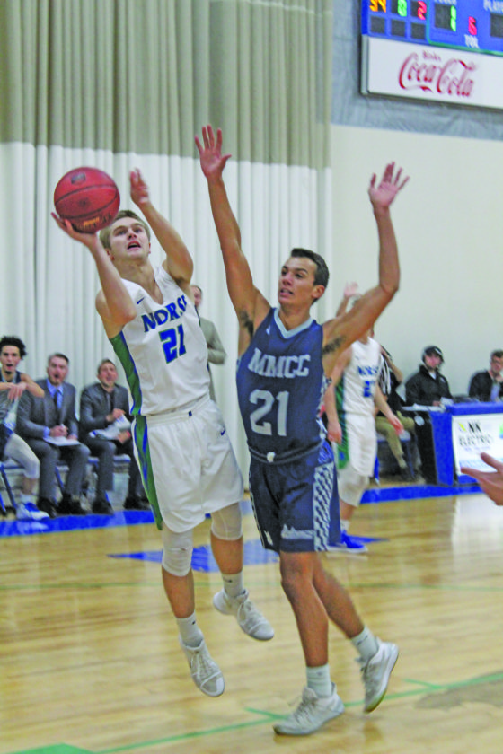 Bay men roll past Lakers | News, Sports, Jobs - Daily Press